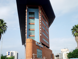 Contacts - Versus Bank