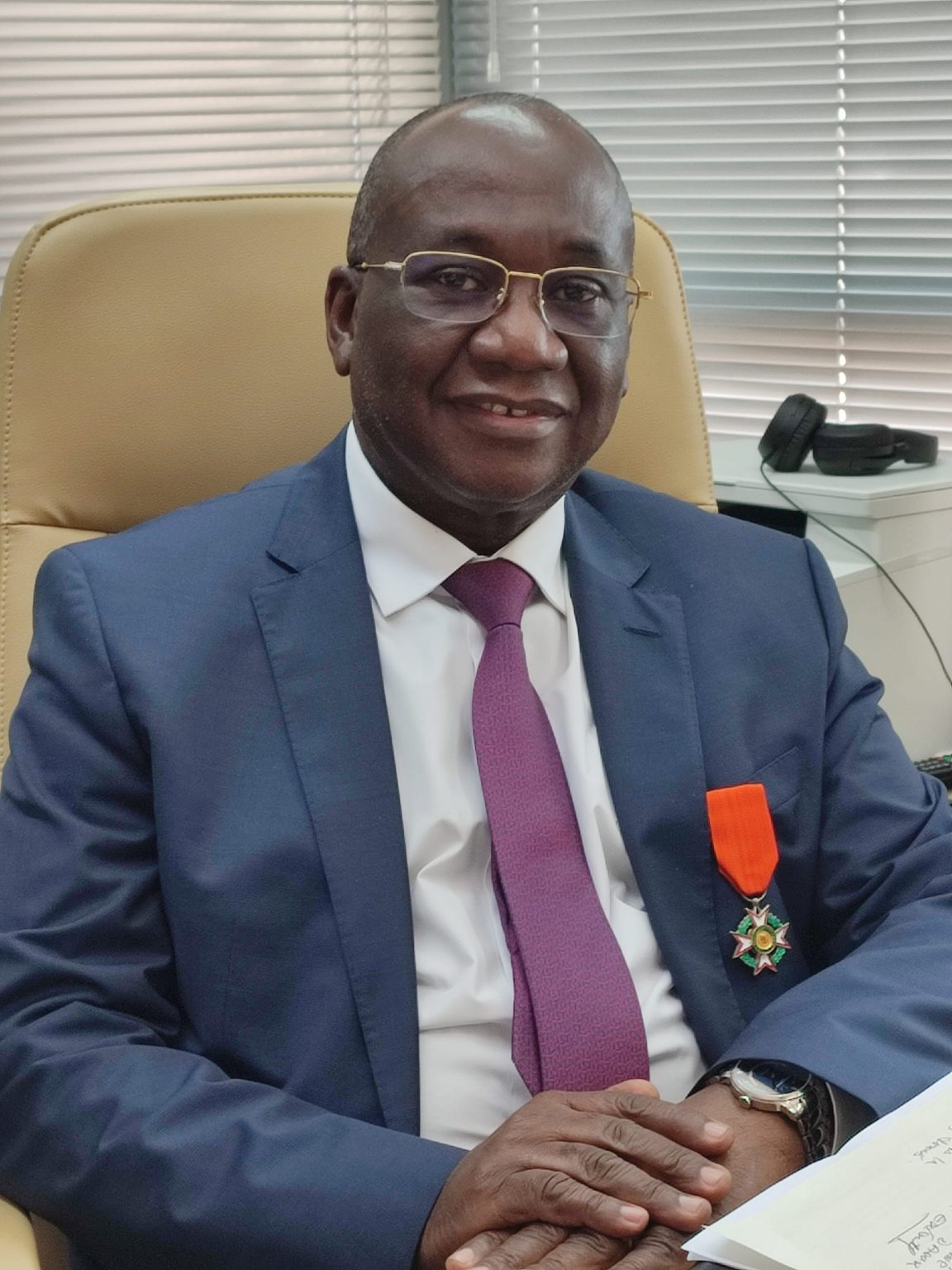 Le Directeur Général Jérôme EHUI fait chevalier de l’ordre national du ...